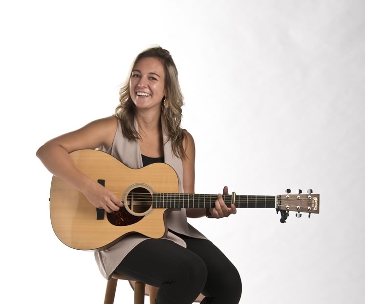 Serious Songstress: Sara Rose - In The Hills